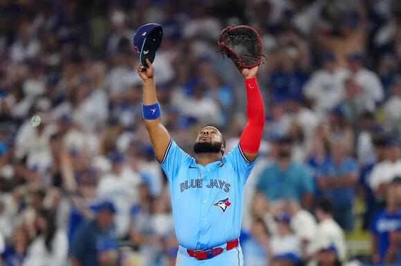 Blue Jays star makes brilliant decision to avoid World Series Game 4 ...