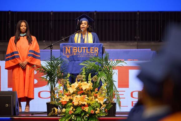 10 Chicago graduating seniors discuss starting high school during COVID-19