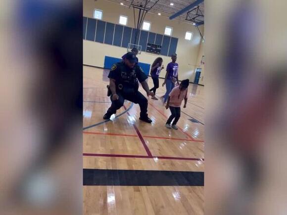 Chesapeake 'dancing deputy' with young girl is your feel-good video of ...
