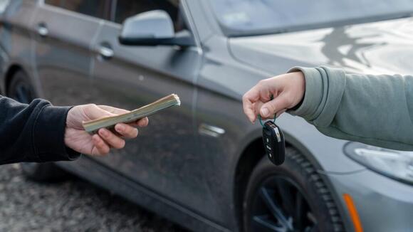 Auto debt hit a record $1.68 trillion — the average new car payment is ...