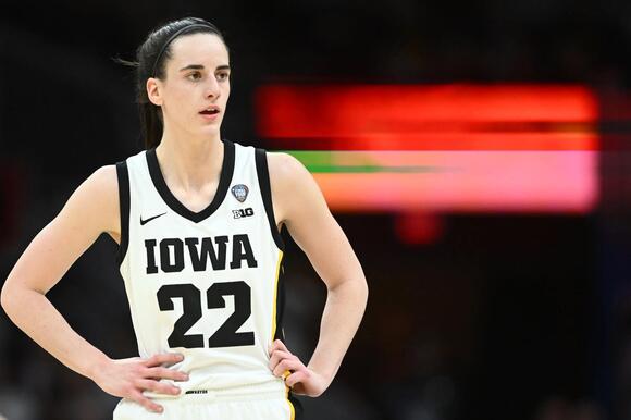 Caitlin Clark’s dad appears to sneak snacks into March Madness Final ...