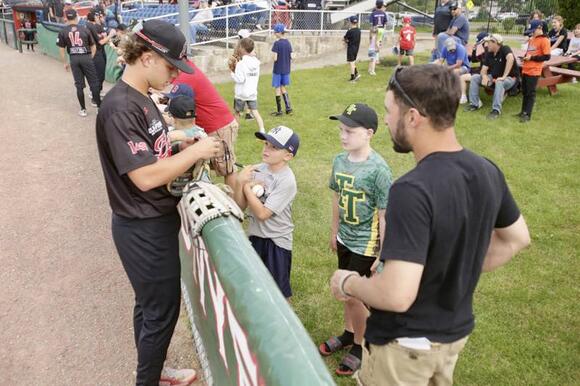 Muckdogs win home opener in ninth with walk-off bunt