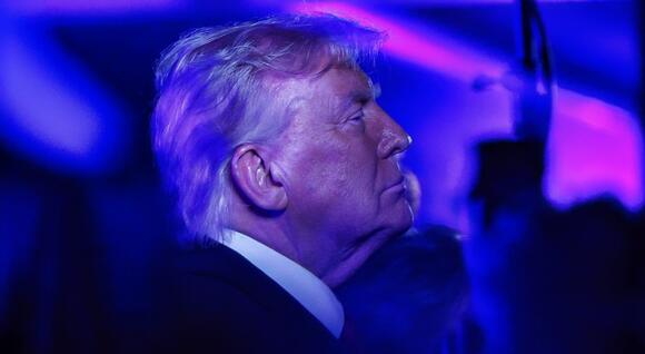 Donald Trump Chokes Army Major While Trying To Get Medal Of Honor ...