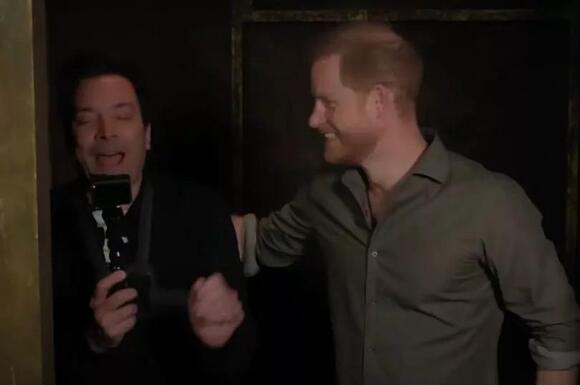 Prince Harry shuts down 'embarrassed royal' status with bold gestures ...