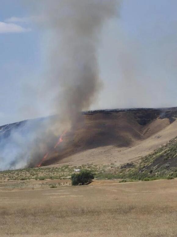 Yakima County firefighters contain 300-acre brush fire near Tule Road ...