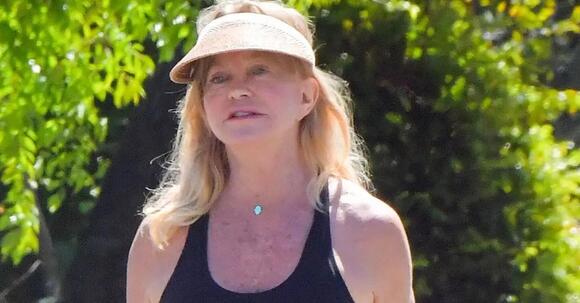 Goldie Hawn, 79, Leaves 2025 Oscars Viewers Shocked as Hollywood Icon's ...