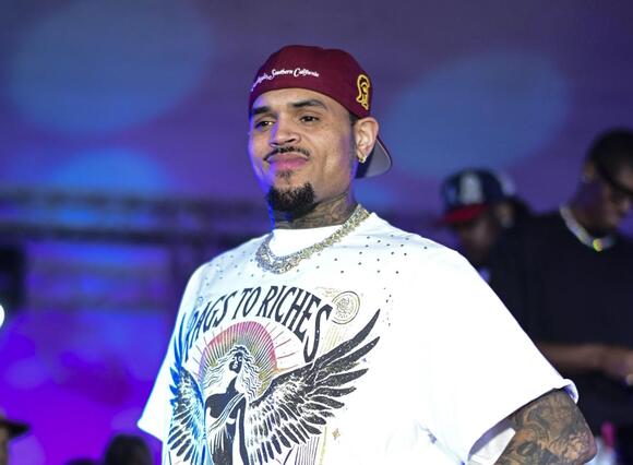 Twin Energy! Chris Brown & His Dad Melt Fans Hearts With Rare Backstage ...