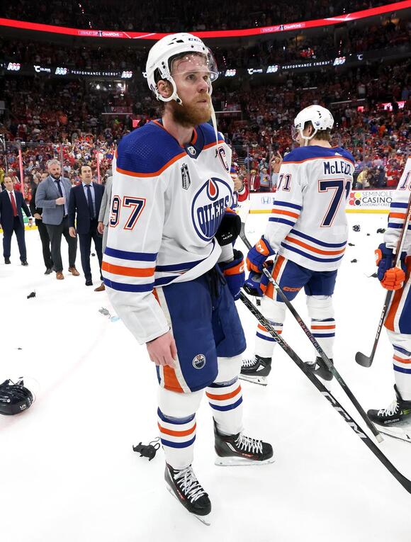 Panthers fans boo as Oilers’ Connor McDavid wins Conn Smythe in losing effort