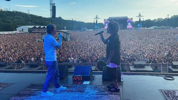 ‘90s Legend Fred Durst Flaunts New Look During Performance With Limp Bizkit