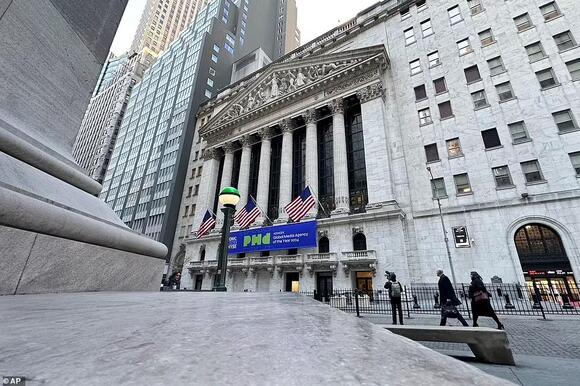 911 services across America crash as cell networks are down nationwide