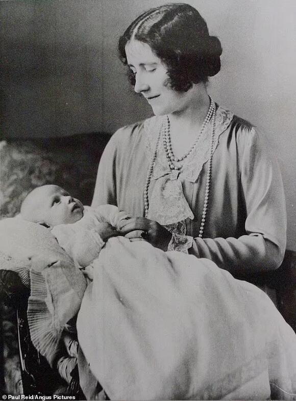 Queen Elizabeth's cousin dies aged 92 - as family pay tribute to ...