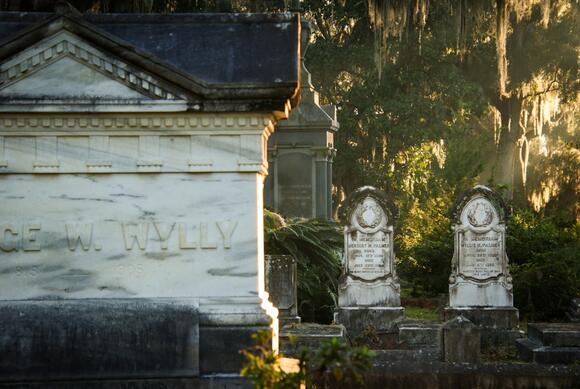 Cemeteries Worth Visiting for Their Architecture and Famous Residents ...