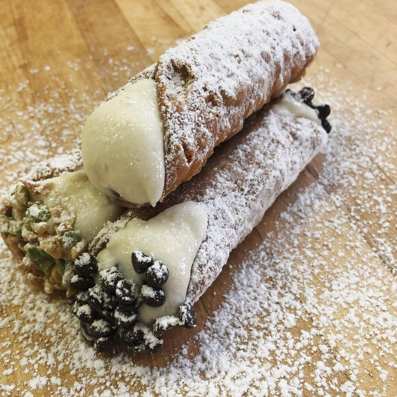 Top 5 Best Cannolis in Chicago and Suburbs - NewsBreak