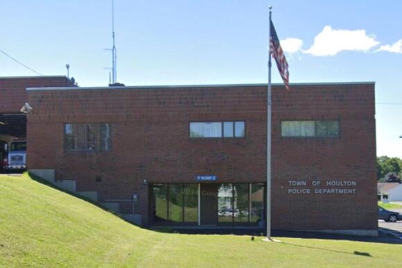 Dog Owners in Maine Urged to Protect Pets From Deadly Virus - NewsBreak