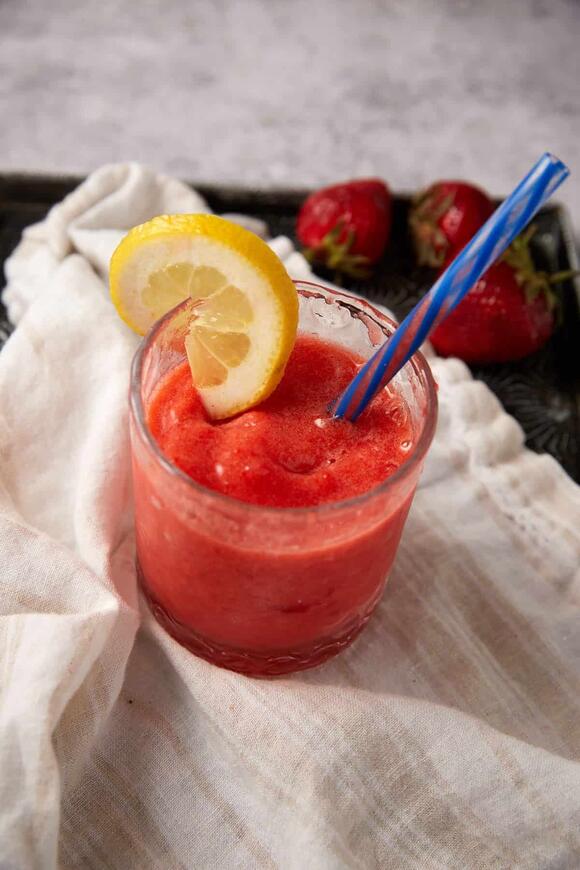 The Easiest Frozen Strawberry Lemonade You’ll Make All Year - NewsBreak