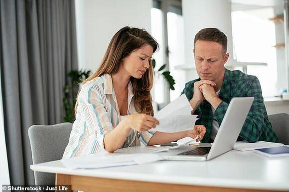Bride and groom spark outrage over 'tacky' $250 fee on wedding ...