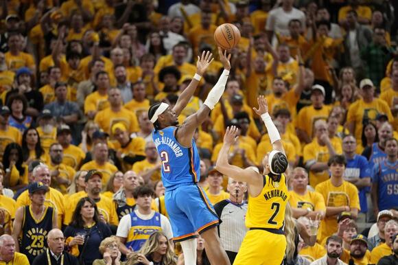 ‘What a Joke’ – Fans Furious Over NBA Ref Scott Foster’s Missed Call ...