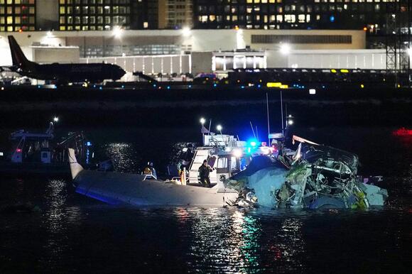 DC plane crash live updates: 2 NYers ID’d as victims, with 36 bodies ...