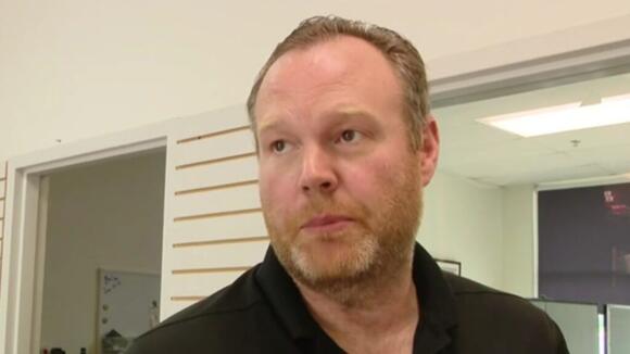 Scammer Thought He Was Picking Up $700,000 in Gold Until Detectives ...
