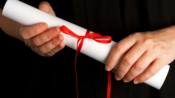 Chicago Graduate Says She Was Denied Diploma After Doing a Split on ...