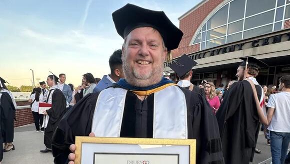 Houston graduate wins educator award