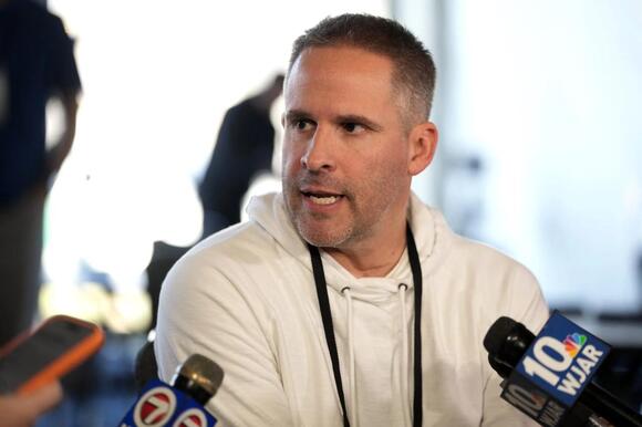 Patriots OC Josh McDaniels Draws Criticism From Ex-NFL Players for ...