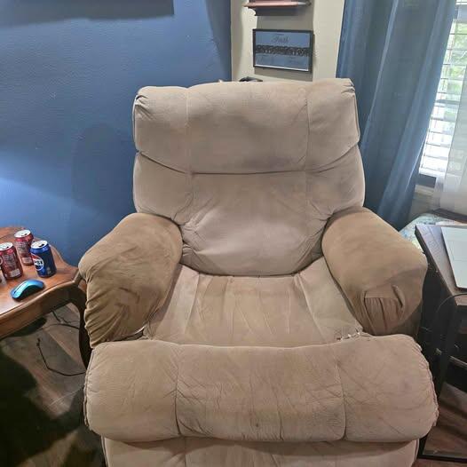 🎁 Freebies Up for Grabs in Springdale — Furniture, Tools & More - NewsBreak