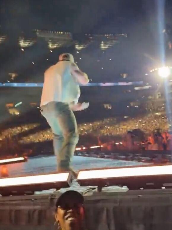 Morgan Wallen filmed ripping phone out of security's hand and throwing ...