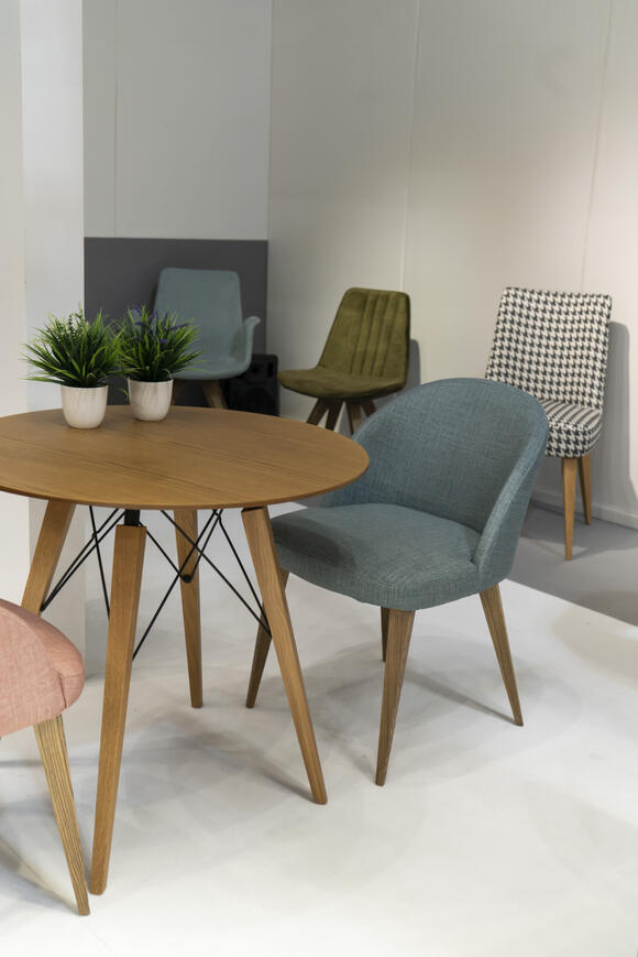 30 Dining Chair Designs Designers Are Using Instead of Matching Sets in ...