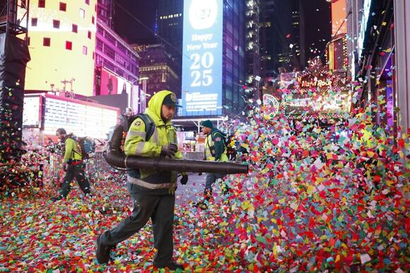 1 million people brave rain to witness New Year’s Eve ball drop in ...