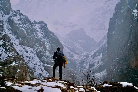 Why Humans Feel Emotionally Different Near Oceans, Mountains, and ...