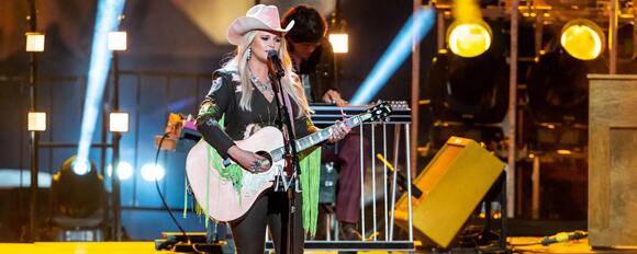 Watch Miranda Lambert Deliver Another Beautiful Merle Haggard Cover ...