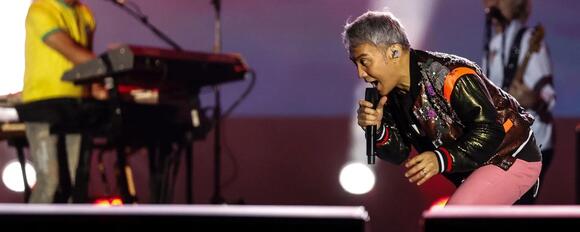 Trending: Fans Can Vote This Legendary Rock Group’s Frontman Out of the ...