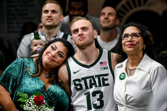 Tom, Steven Izzo share heartwarming moment at Michigan State senior night