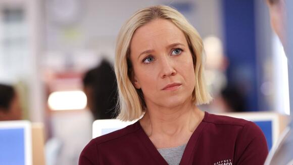 Chicago Med’s Jessy Schram Talks Hannah’s Pregnancy & Future With Dean ...