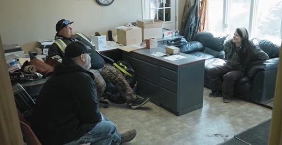 ‘Ice Road Truckers’: Lisa Kelly Rescue Drama After Disaster on Perilous ...