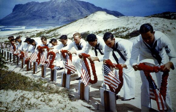 These rarely seen photos reveal 33 striking moments of the Pearl Harbor ...