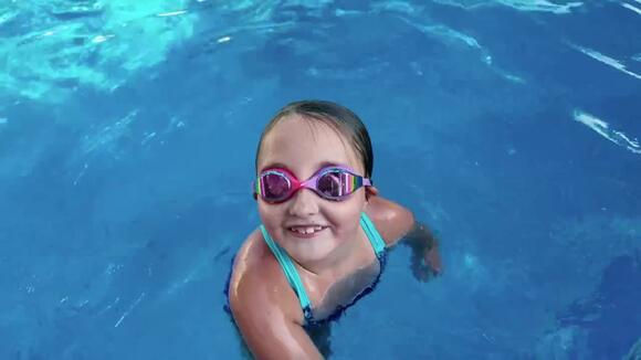 This girl has a simple response to bullies who tease her about missing ...