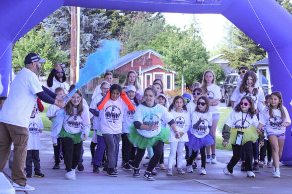 Runners enjoy colorful mess at YARD's inaugural Color Fun Run - NewsBreak