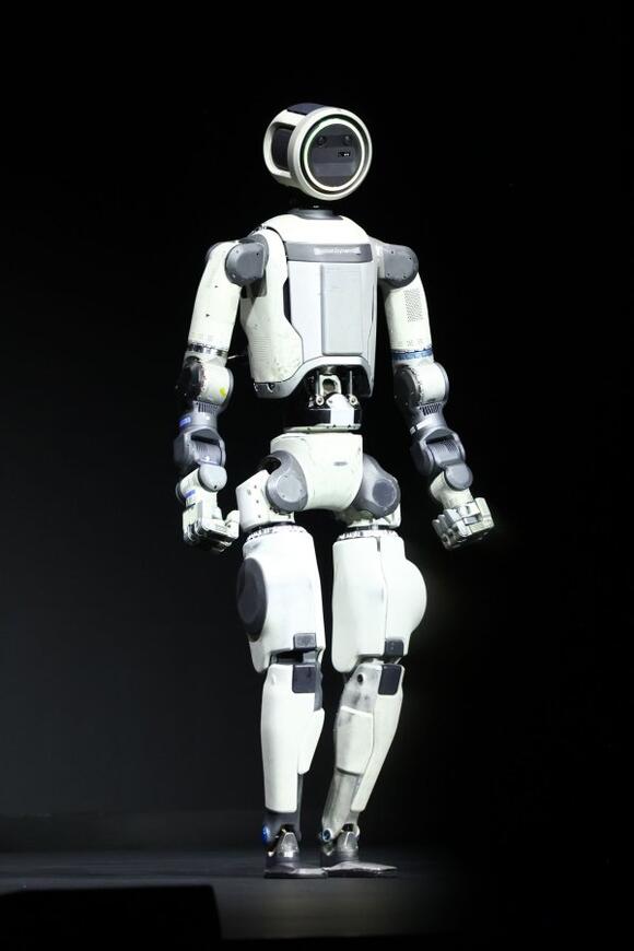 Hyundai, Boston Dynamics unveil humanoid AI robot for assembly lines ...