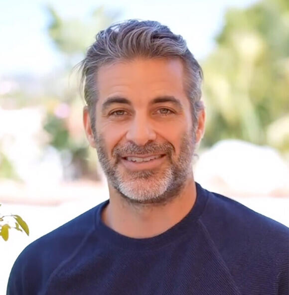 Jennifer Aniston’s Boyfriend Jim Curtis Walks With a Limp — Secret ...