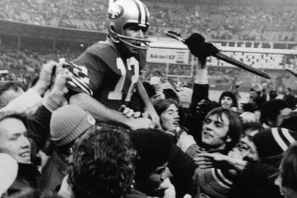 Former 49ers quarterback John Brodie, an NFL MVP and a prolific passer ...
