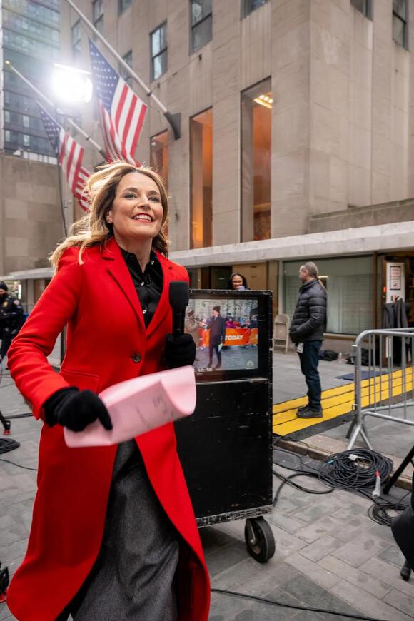 Savannah Guthrie Abruptly Leaves 'Today' Mid-Broadcast - Viral Video ...