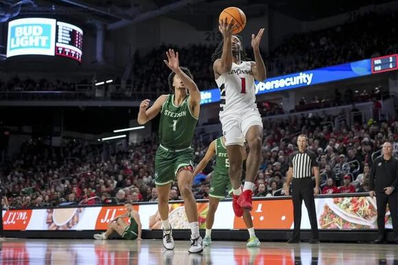 Dan Skillings Jr. paces Cincinnati past Stetson