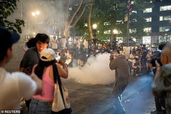 New York descends into CHAOS as fans jump on cop cars and buses after ...