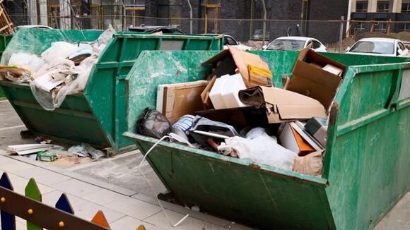 Dumpster Driver Dumps Trash Back on Driveway Over Unpaid Bill & It’s ...