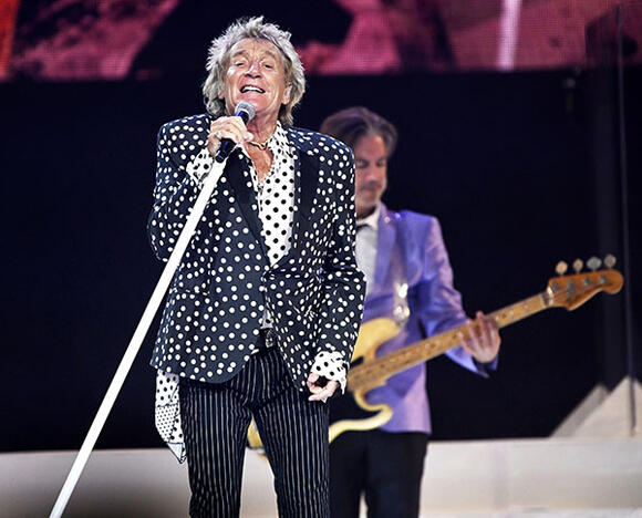 Rod Stewart returns to Mohegan Sun Arena in March - NewsBreak