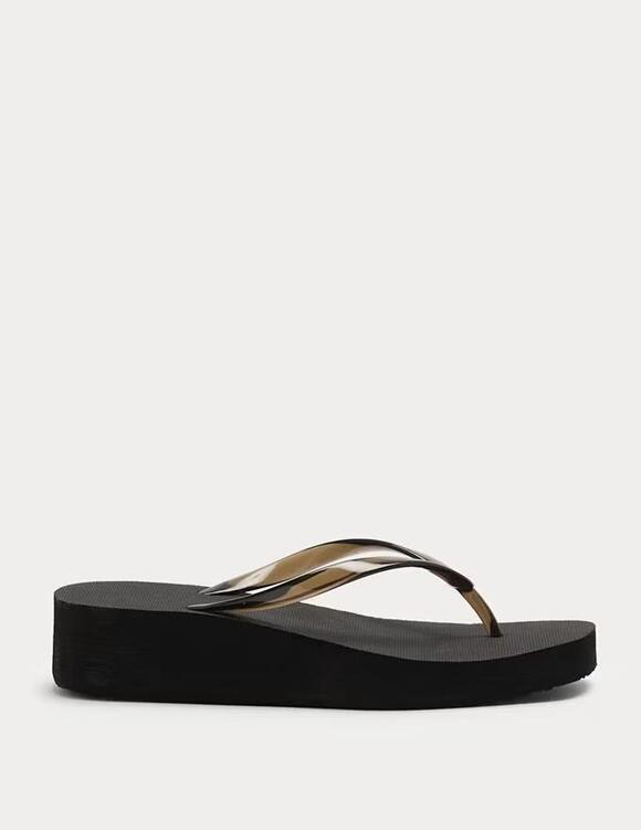 Wedge heels are making a comeback. Here’s how to style the Noughties ...