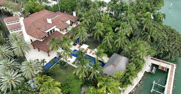 Bill Cosby's Rep Offers Diddy Help After FBI Raids Music Mogul's Homes ...