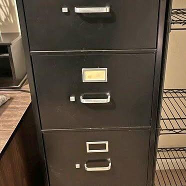 🎁 Free Furniture Finds in Eagle — Desks and Cabinets Available - NewsBreak